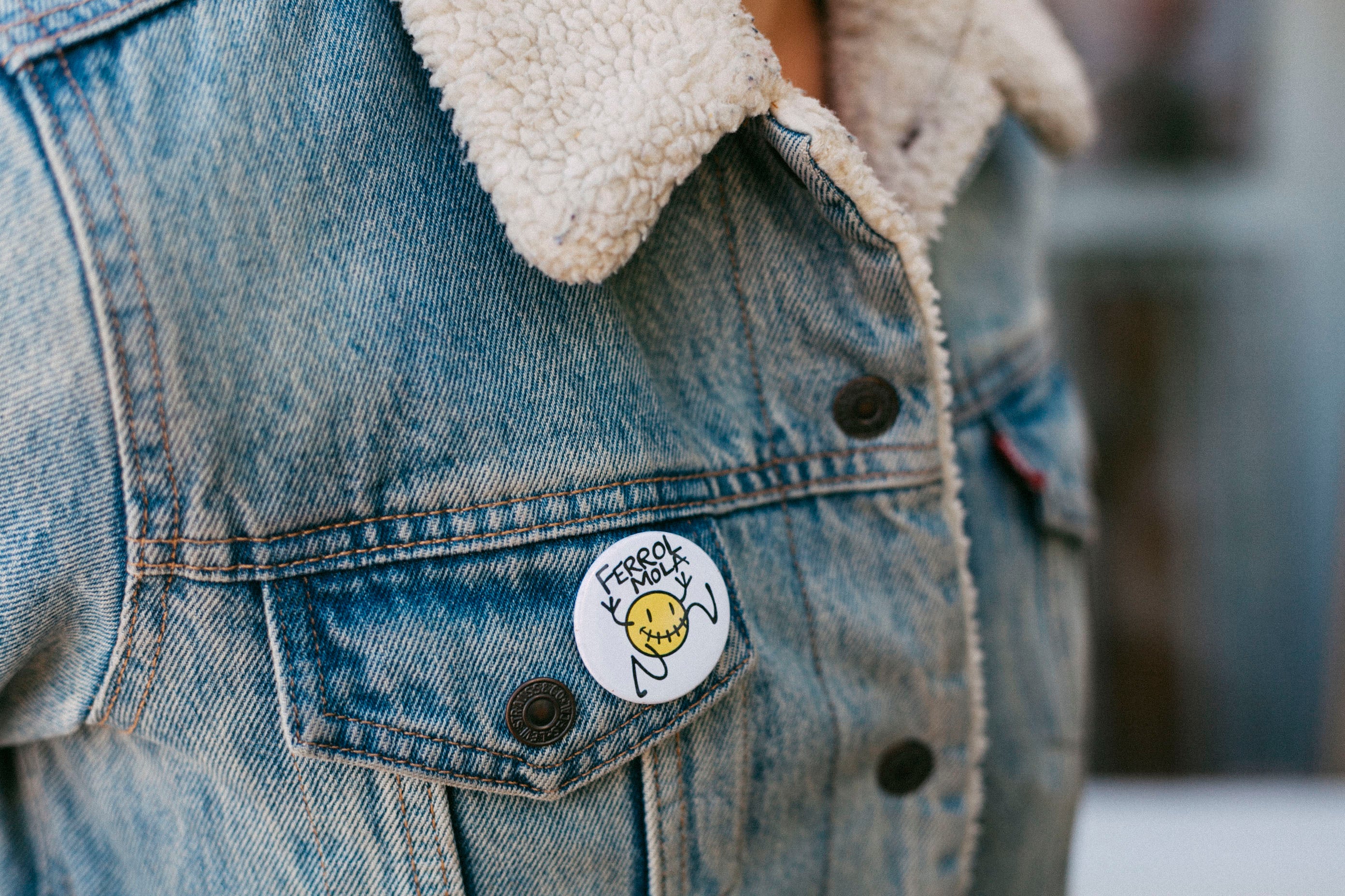 Chapas y pins – Ferrol mola